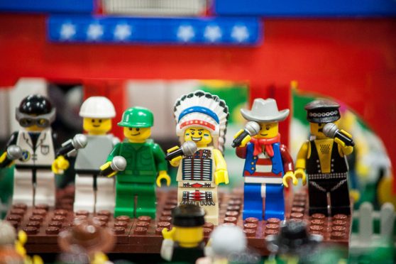 Lego Minifigures Singing 1 | picXclicX | Free Stock Photos you can't ...